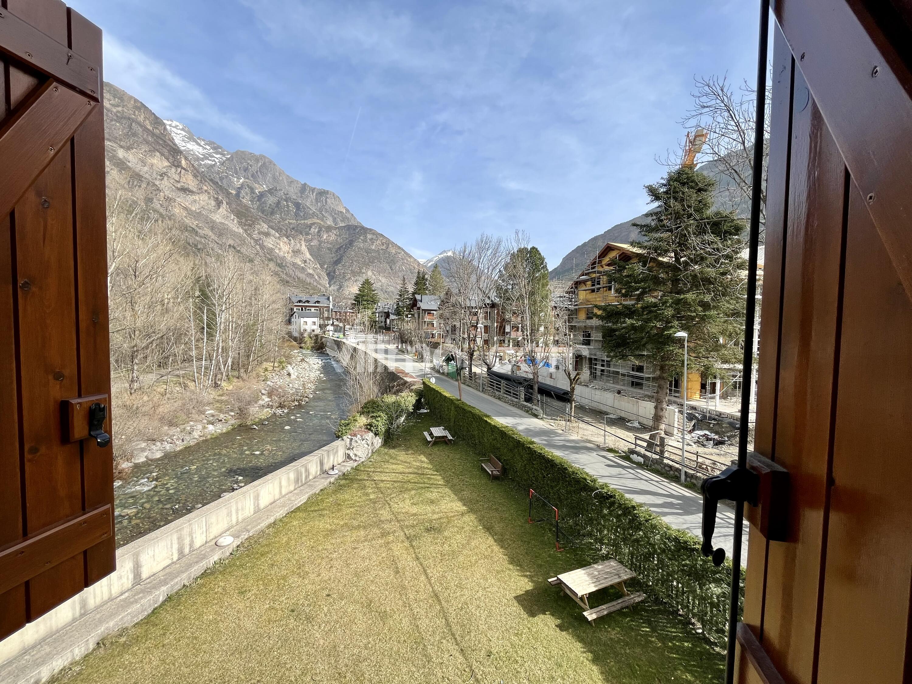 B13 - Edificio La Granja Benasque