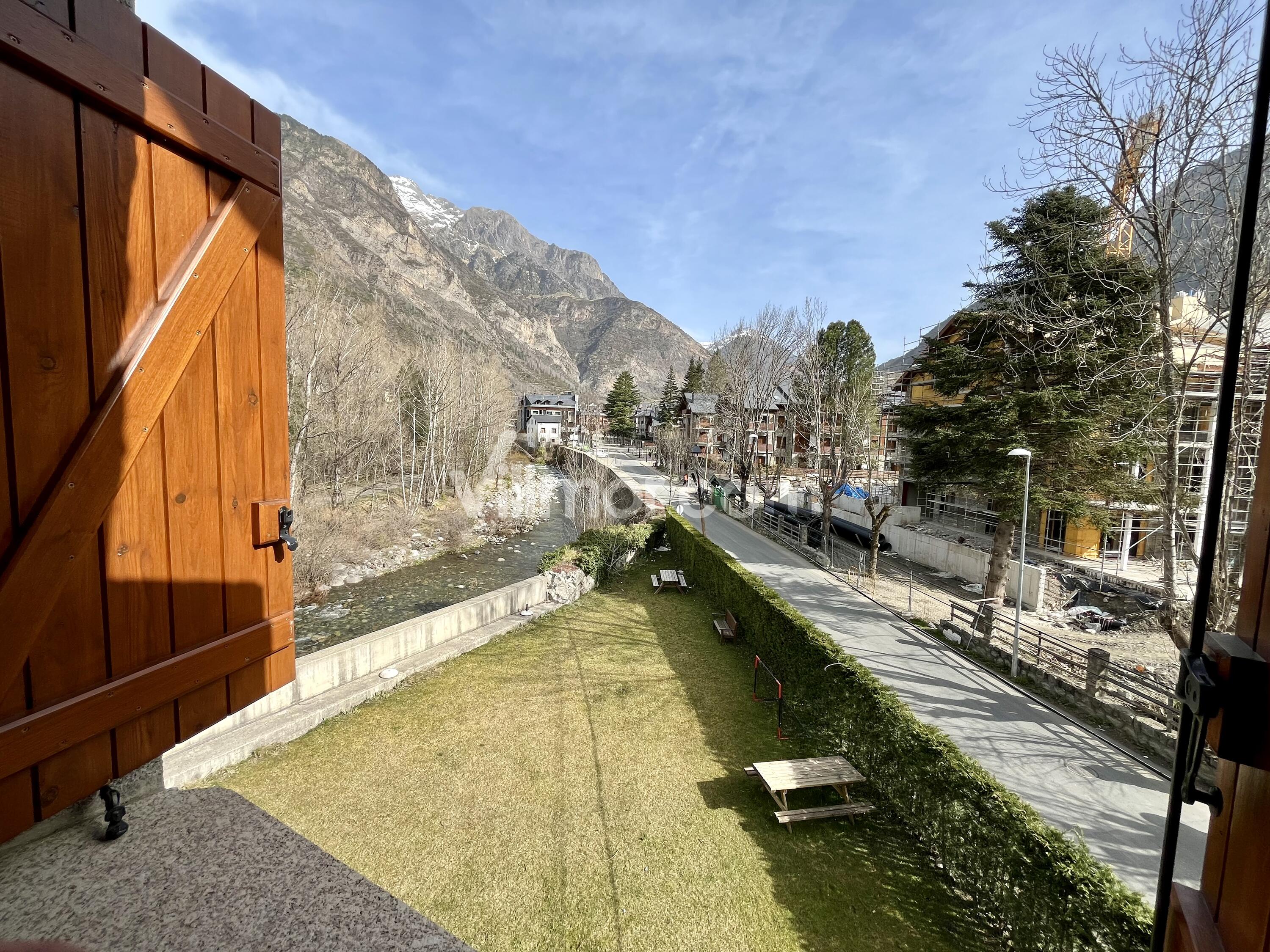 B13 - Edificio La Granja Benasque